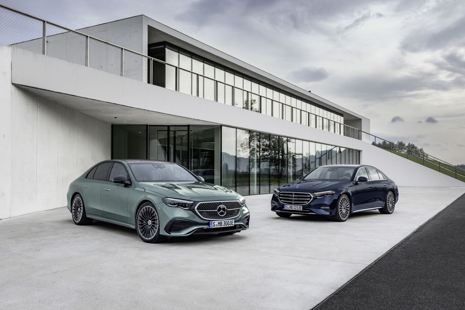 Mercedes-Benz E-class (W214) E 300e (313 Hp) Plug-in Hybrid 9G-TRONIC